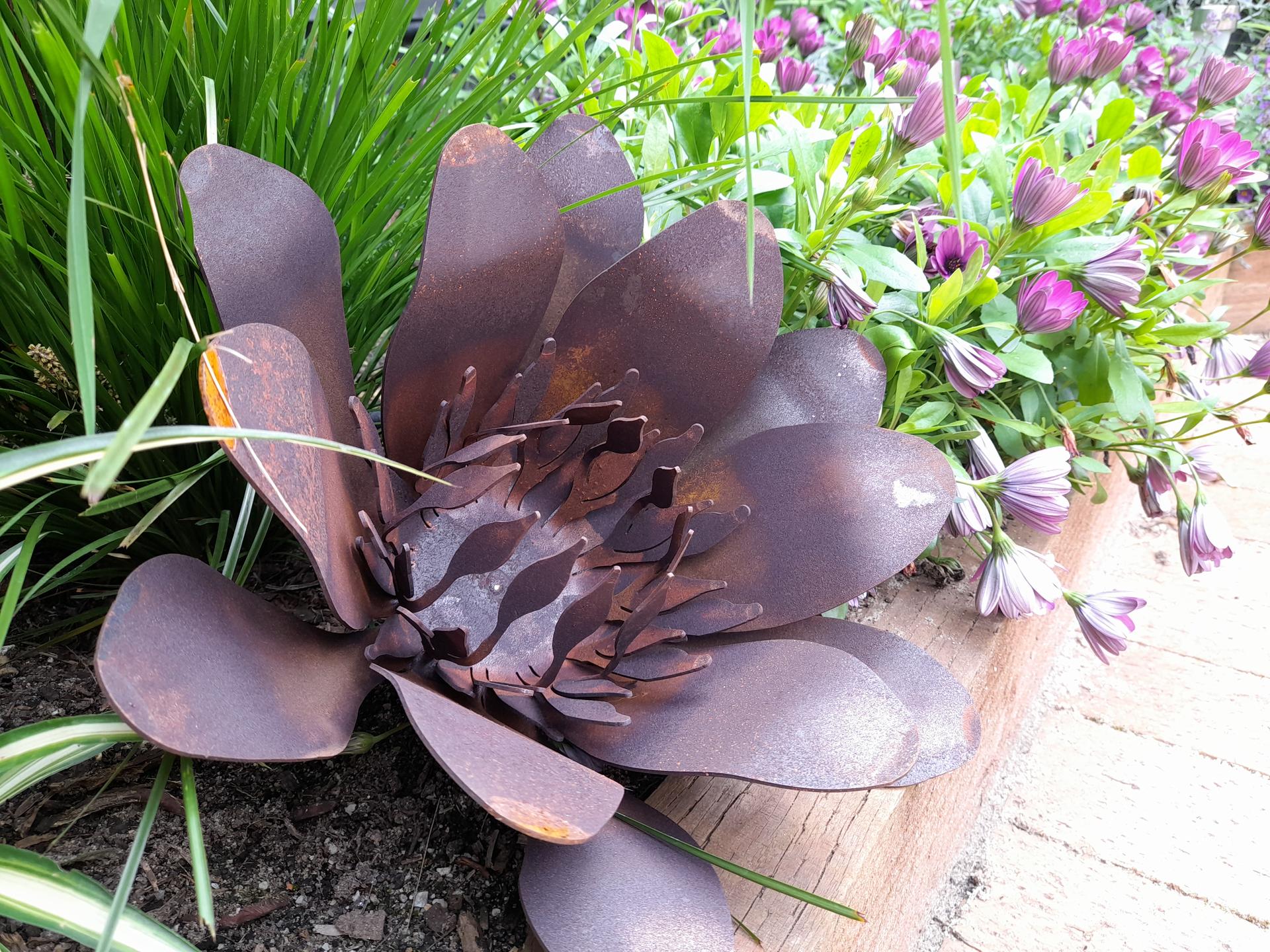 Flower - Australian Made Rusted Metal Garden Art - Rusted Metal Garden Art