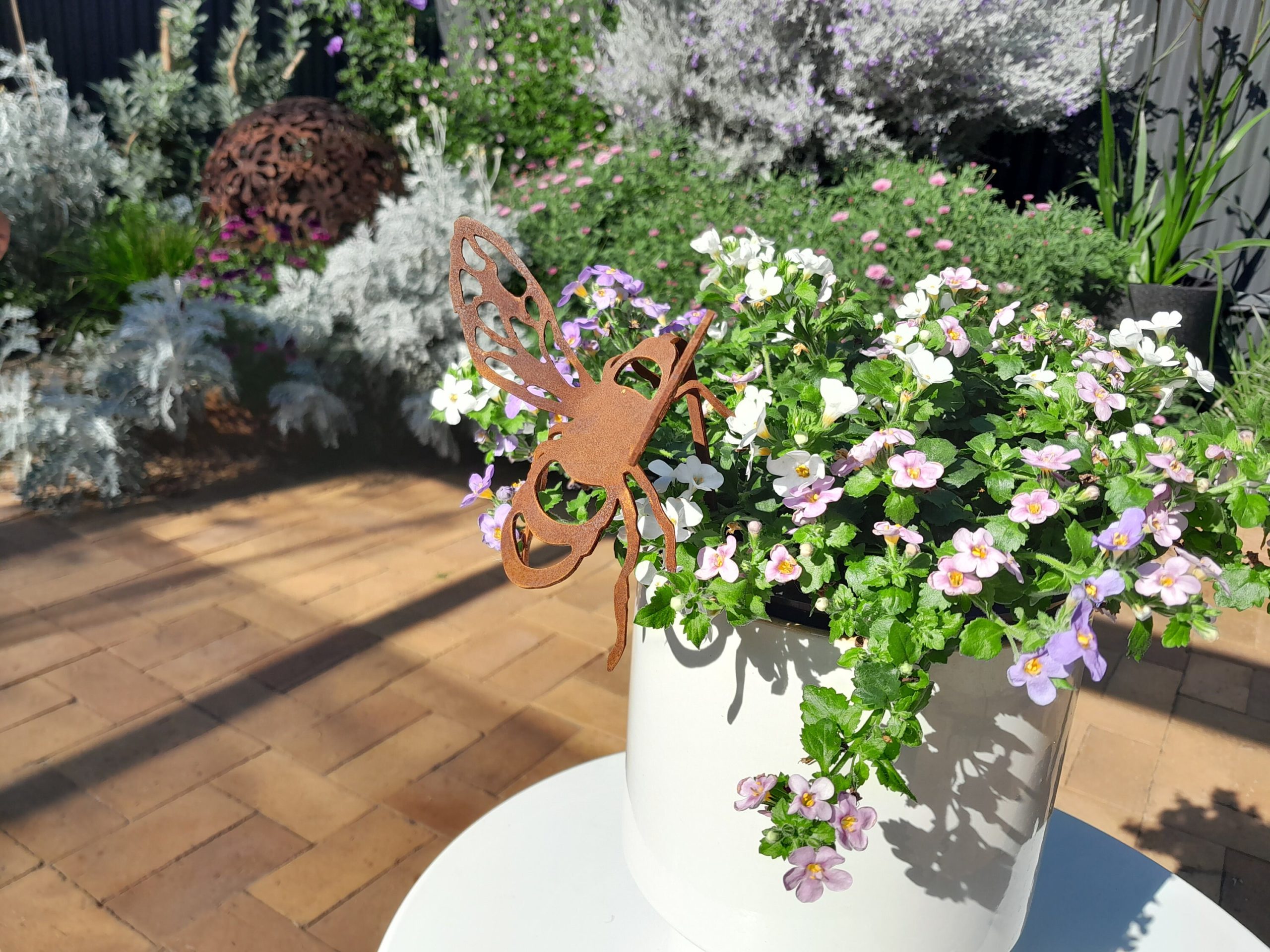 Bumble Bee Pot Decoration - Australian Made Rusted Metal Garden Art ...