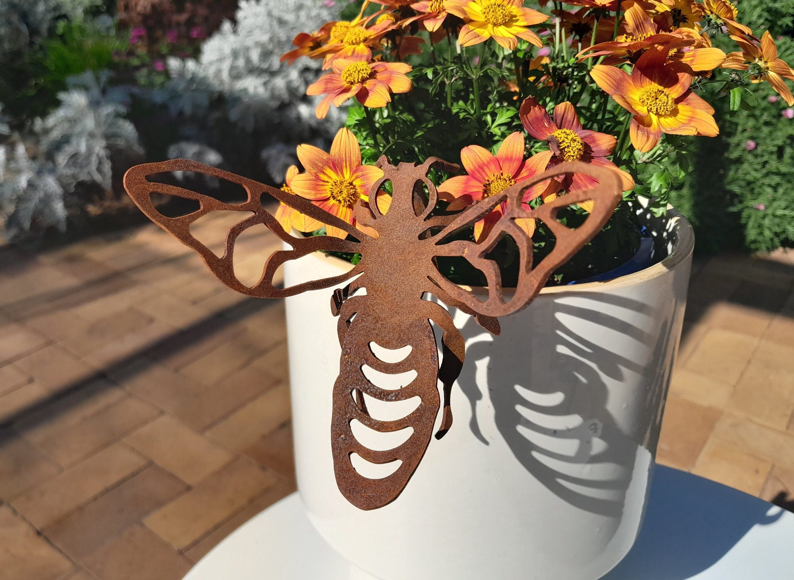 Honey Bee Pot Decoration - Australian Made Rusted Metal Garden Art ...